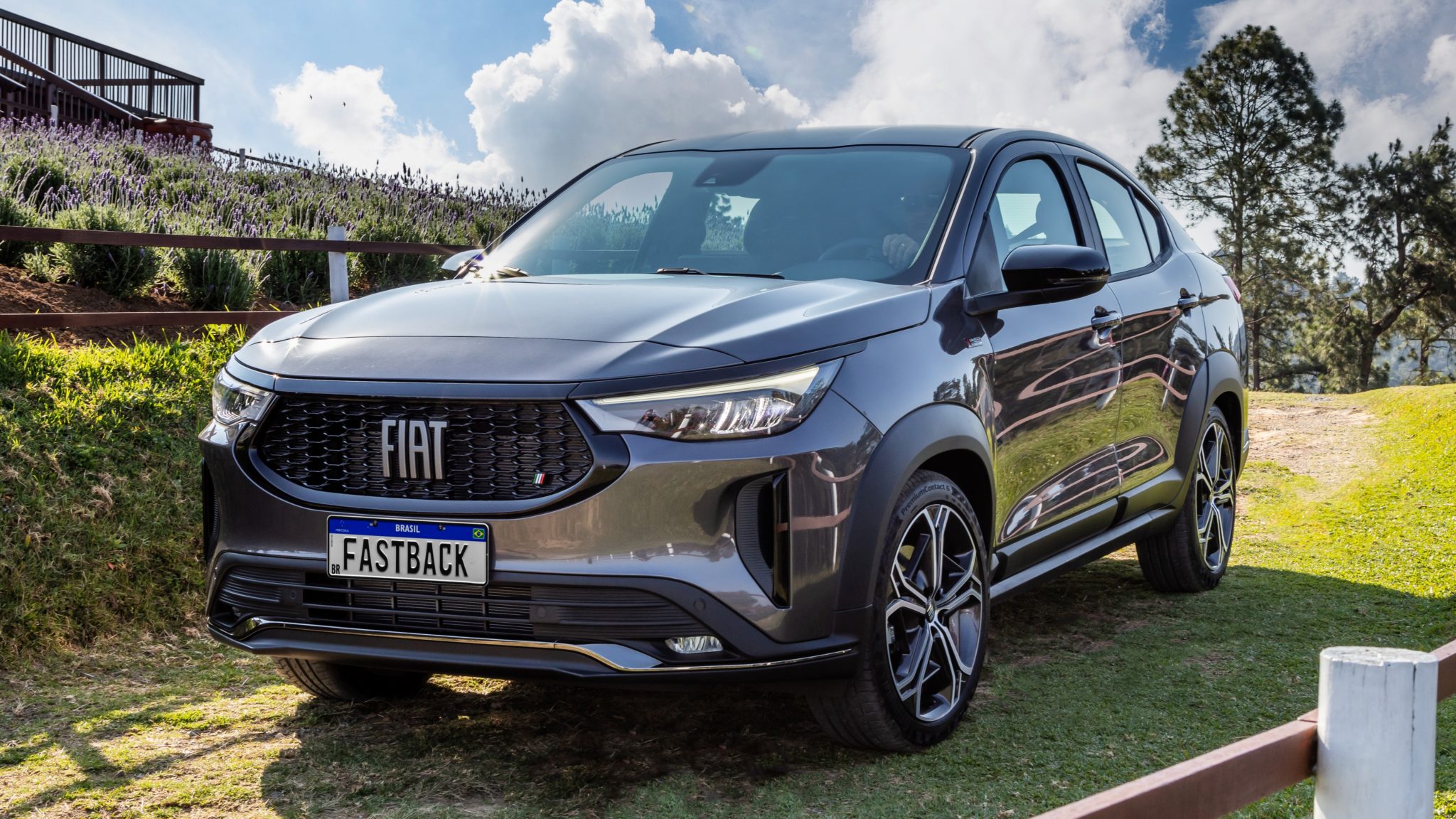 Fiat Fastback quer fisgar clientes de Creta, HR-V, Tracker e T-Cross