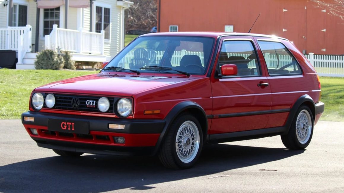 VW Golf GTI de 1992 é arrematado por mais de R$ 450 mil, veja as fotos